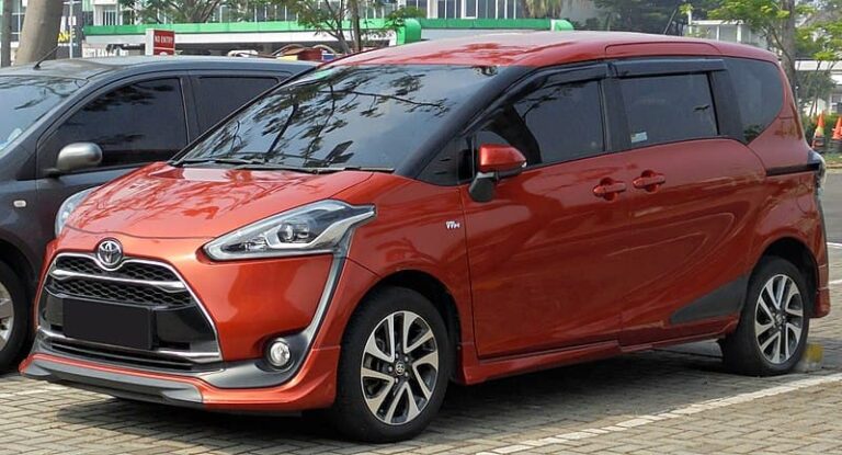 Butuh Mobil Hemat BBM, Toyota Sienta Irit Atau Boros? - DokterMobil.com