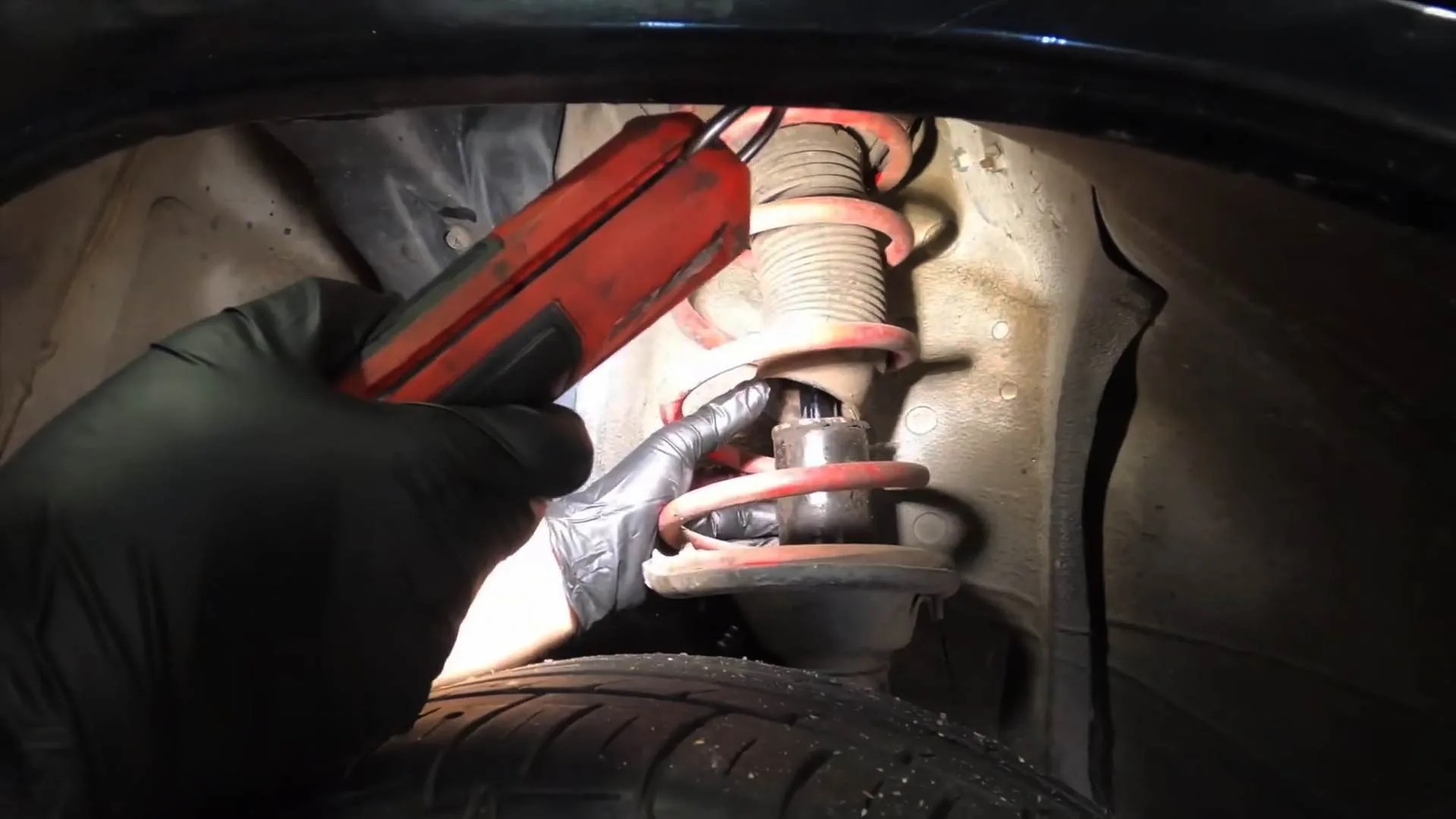 Shockbreaker Mobil Bocor, Ini Ciri Dan Efek Buruknya - Doktermobil.com